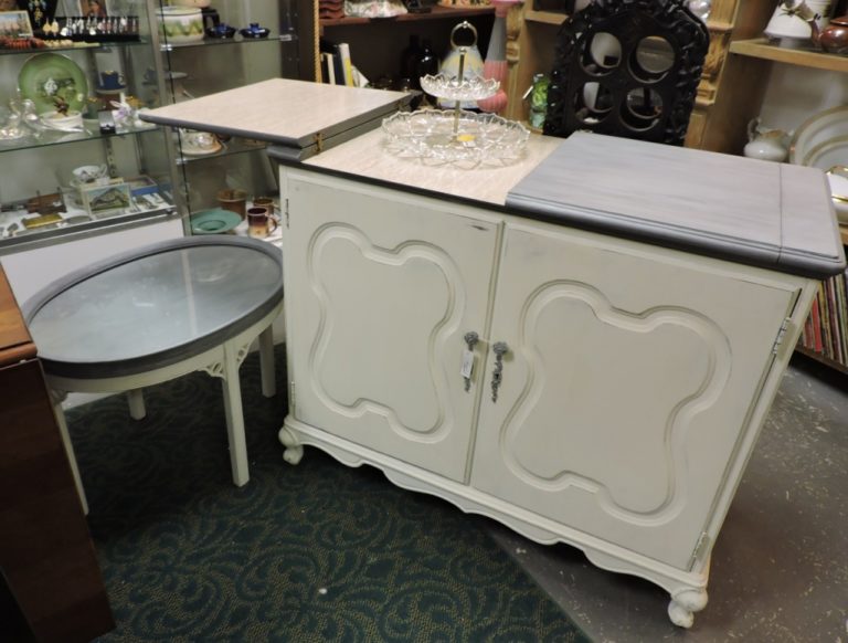 bar-with-glassware-285-00-and-coffee-table-with-removable-glass-tray-89 ...